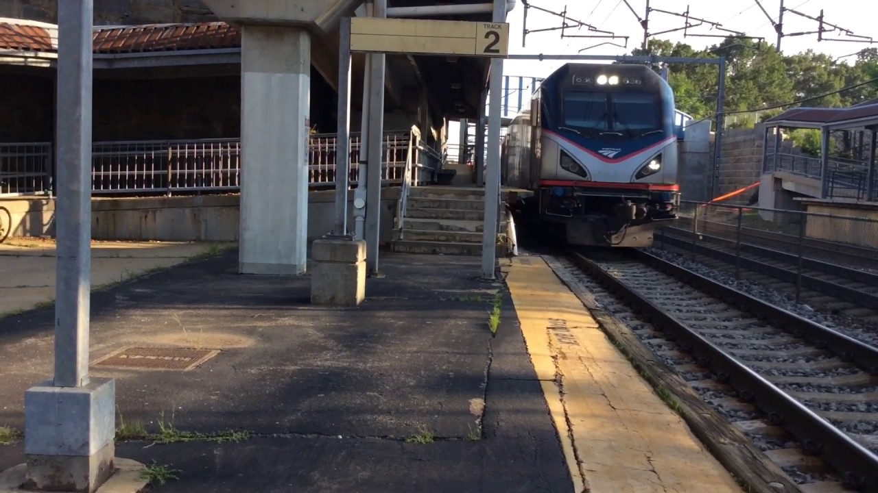 Friday rush hour at Readville station w/ 011 twice hornshows and more ...