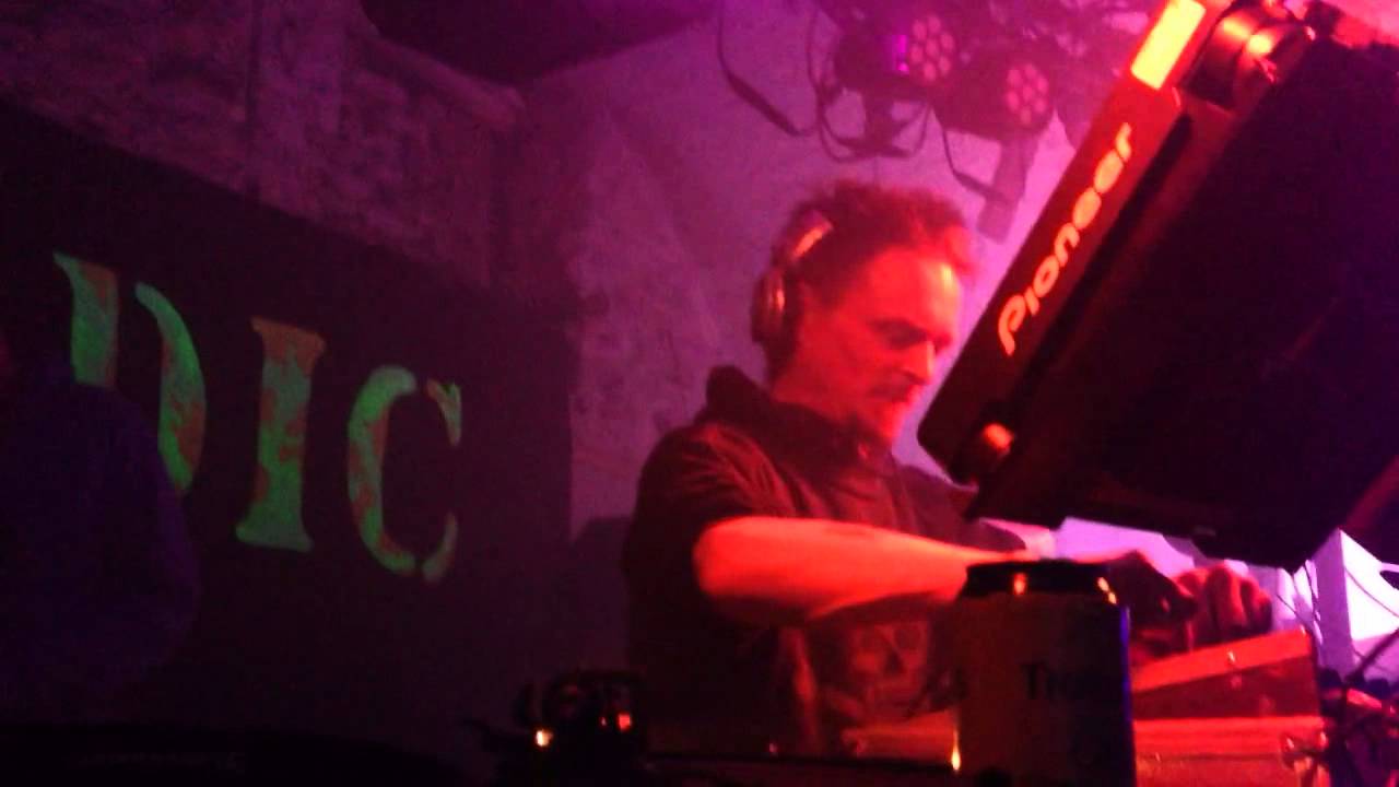 DJ Donut playing at Acidic 26/04/14 - YouTube