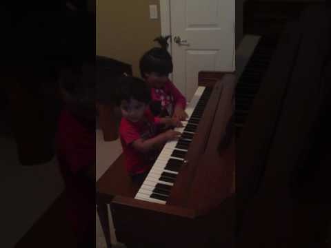 Oussu thezu playing piano 2017