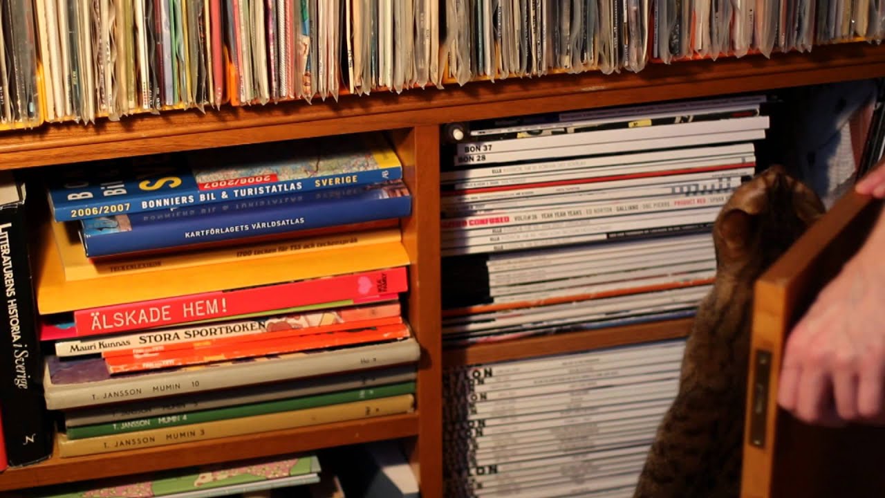 Is R2D2 trapped in my bookshelf? - YouTube