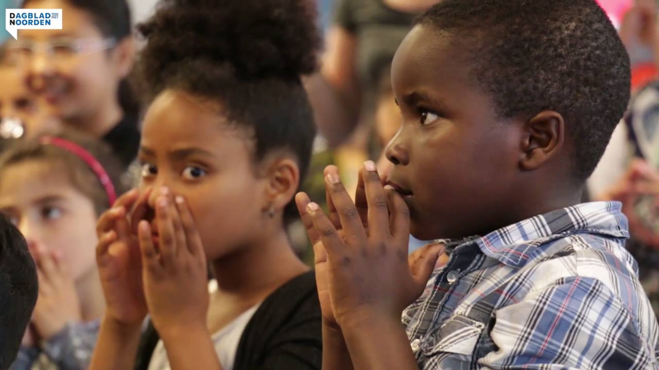 Generale repetitie voor leerlingen basisschool AZC Emmen - YouTube