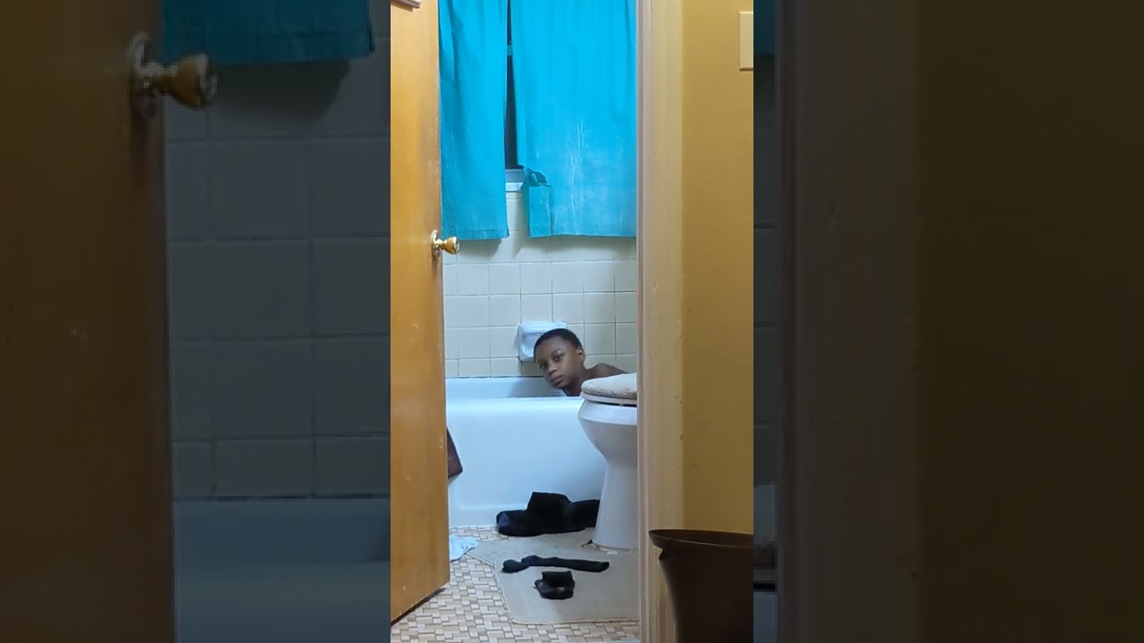 10 min blog on how bath time can be calming for children on autism ...