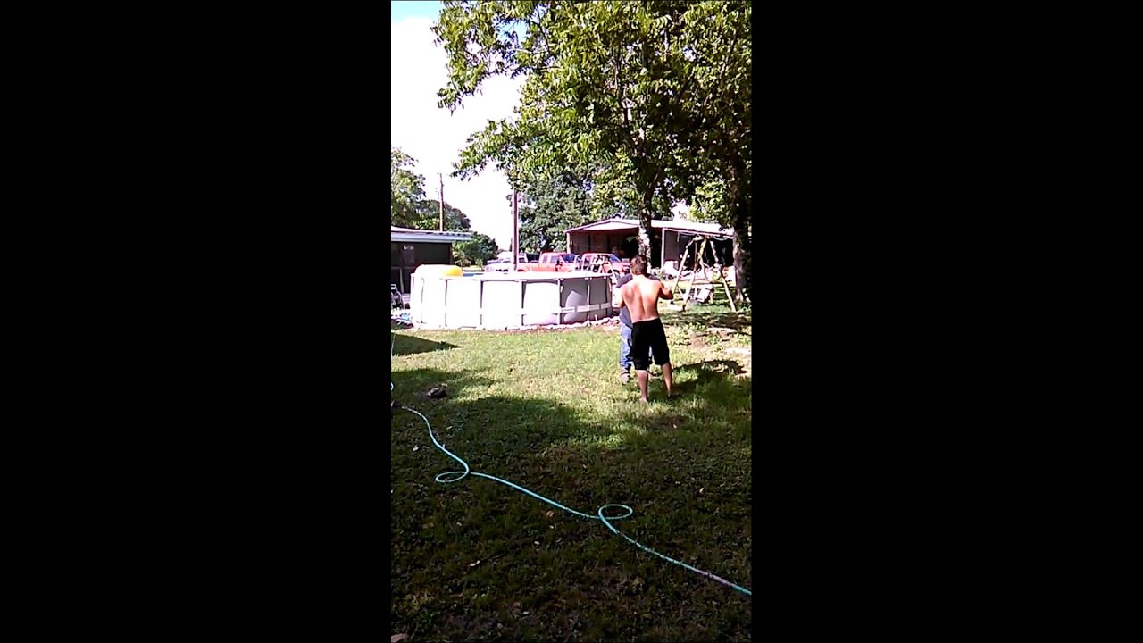 Brahma bull vs Angus bull fight 1 - YouTube