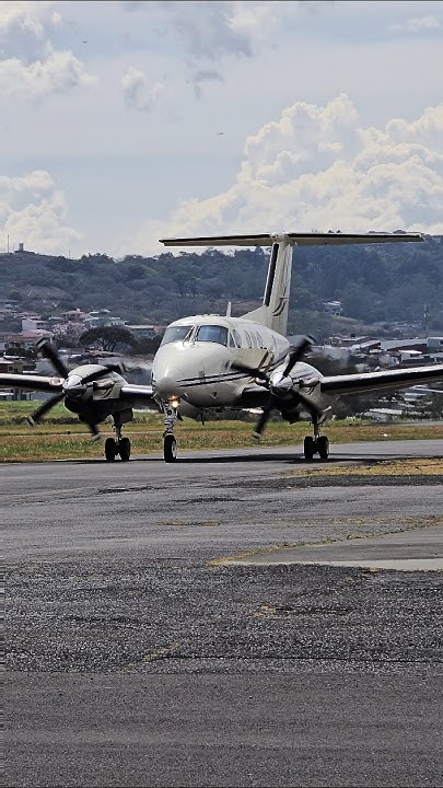 King Air F90 CarmonAir #aviation #airbus #boeing #costarica #pilot - YouTube