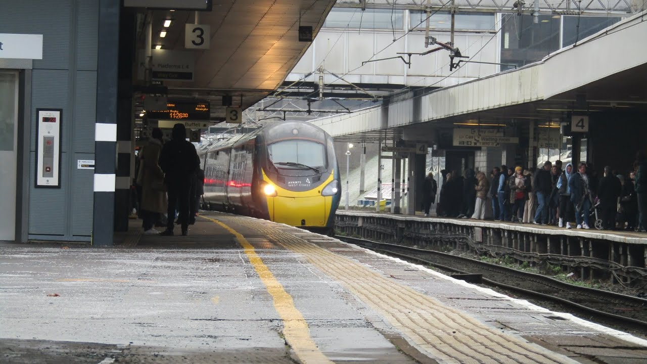 Class 390 | 390130 | Mega Tones | Rapid Transport - YouTube