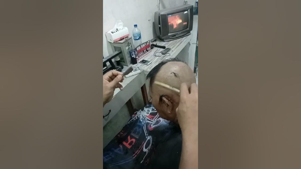 Cara Potong Rambut Botak licin Paling simpel Cuma modal silet - YouTube