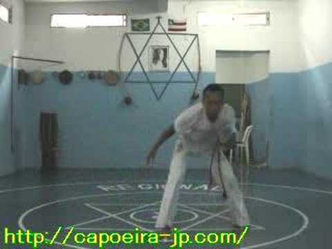 Capoeira - Lesson - [Meia Lua De Compasso] - YouTube