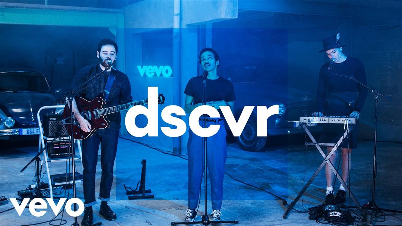 Adam Naas - Fading Away - Vevo dscvr France (Live) - YouTube