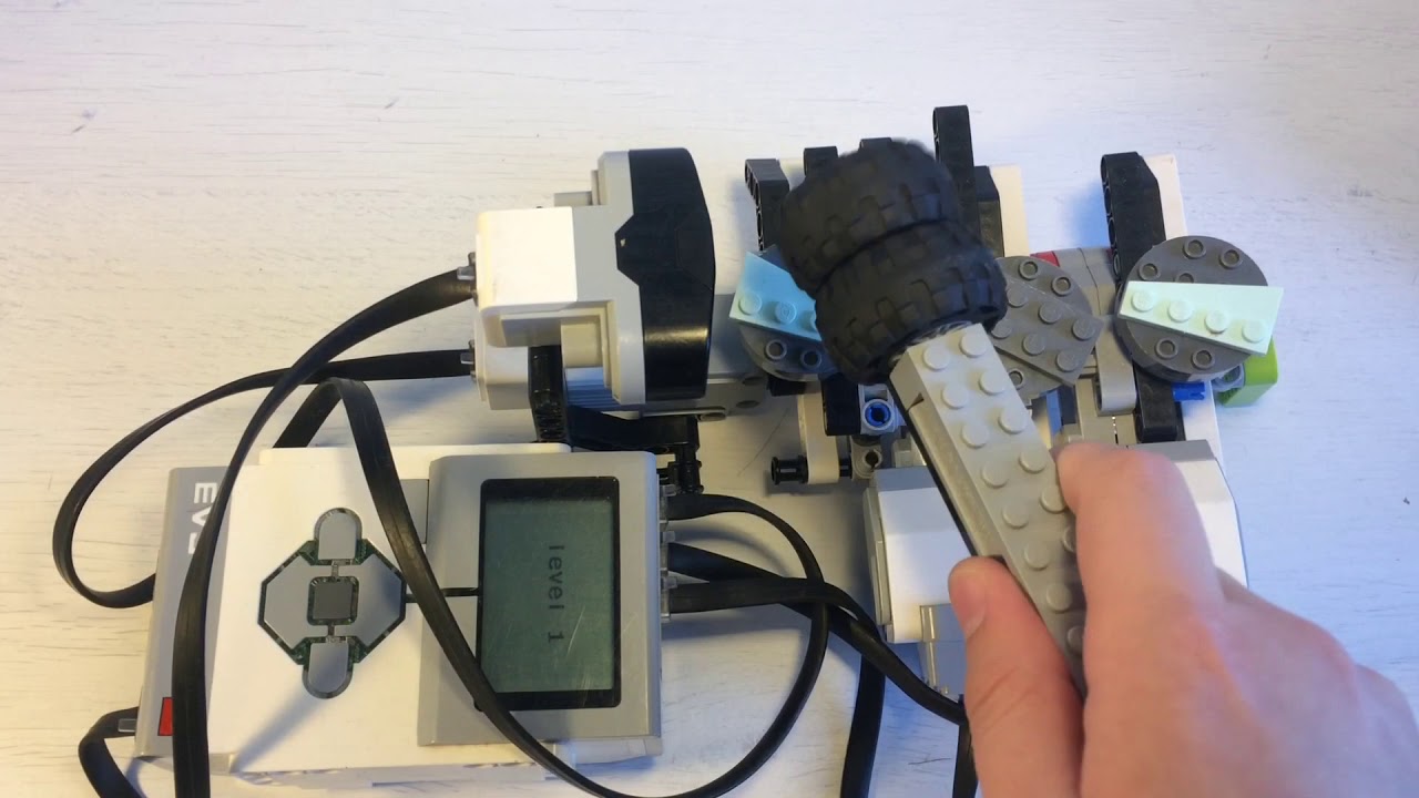 LEGO Mindstorms “game of frog” - YouTube