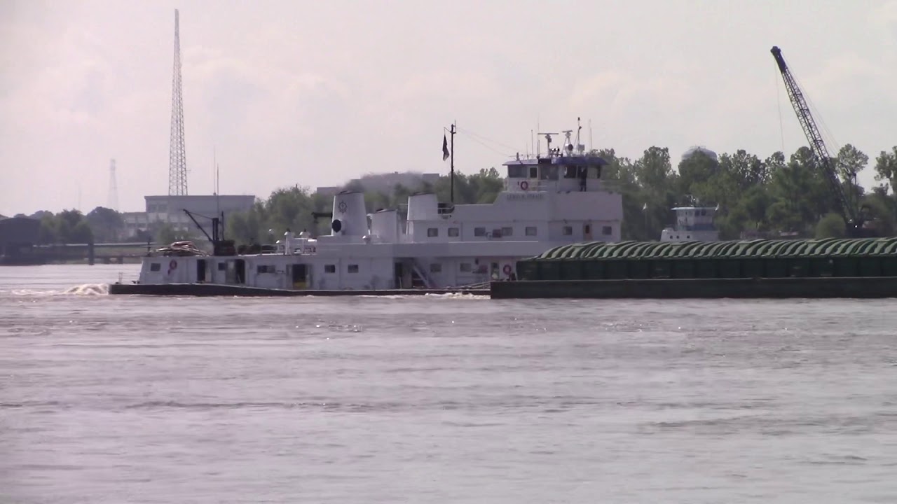 Mississippi River towboat Lewis B Strait with 27 barges northbound in ...