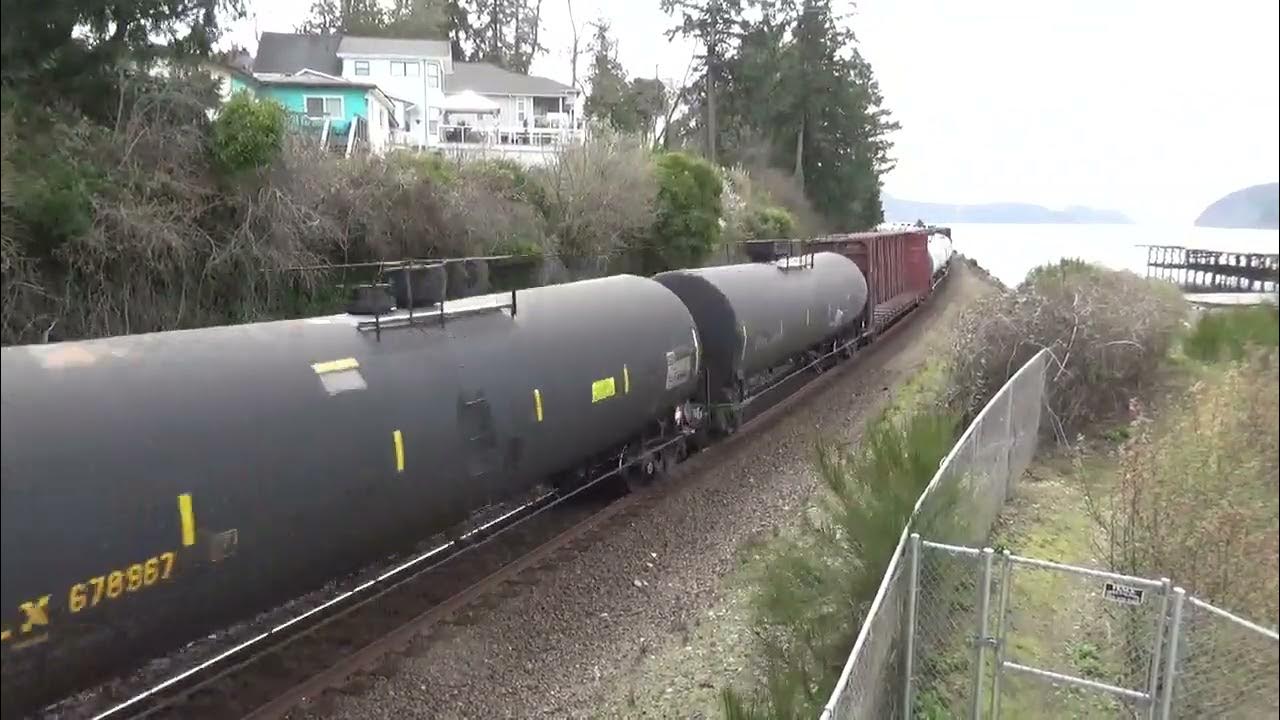 (Northbound) BNSF Mixed Freight Train passes through Saltar's Point Beach. - YouTube