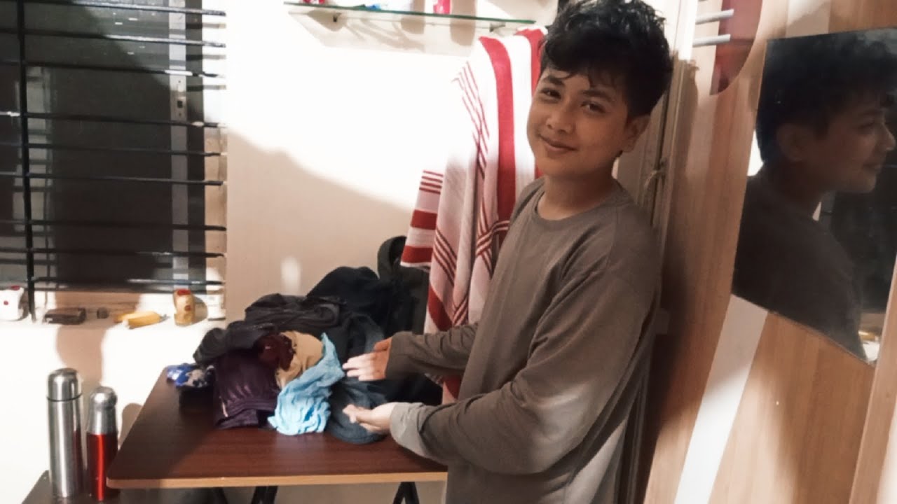 Sujan Ke Liye Naya Laptop Table Lekar Aaya 😍 - YouTube