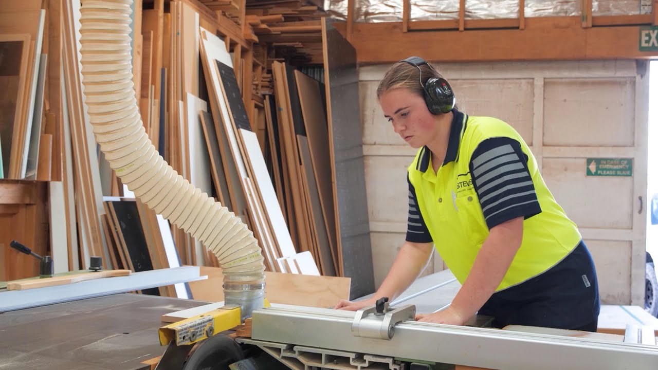 Women in Construction - YouTube