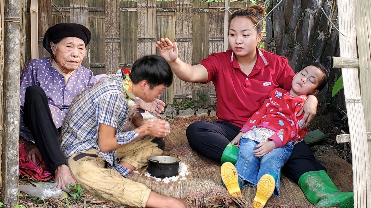 Single mother : helps orphan boy, building wooden house for grandm,meal ...