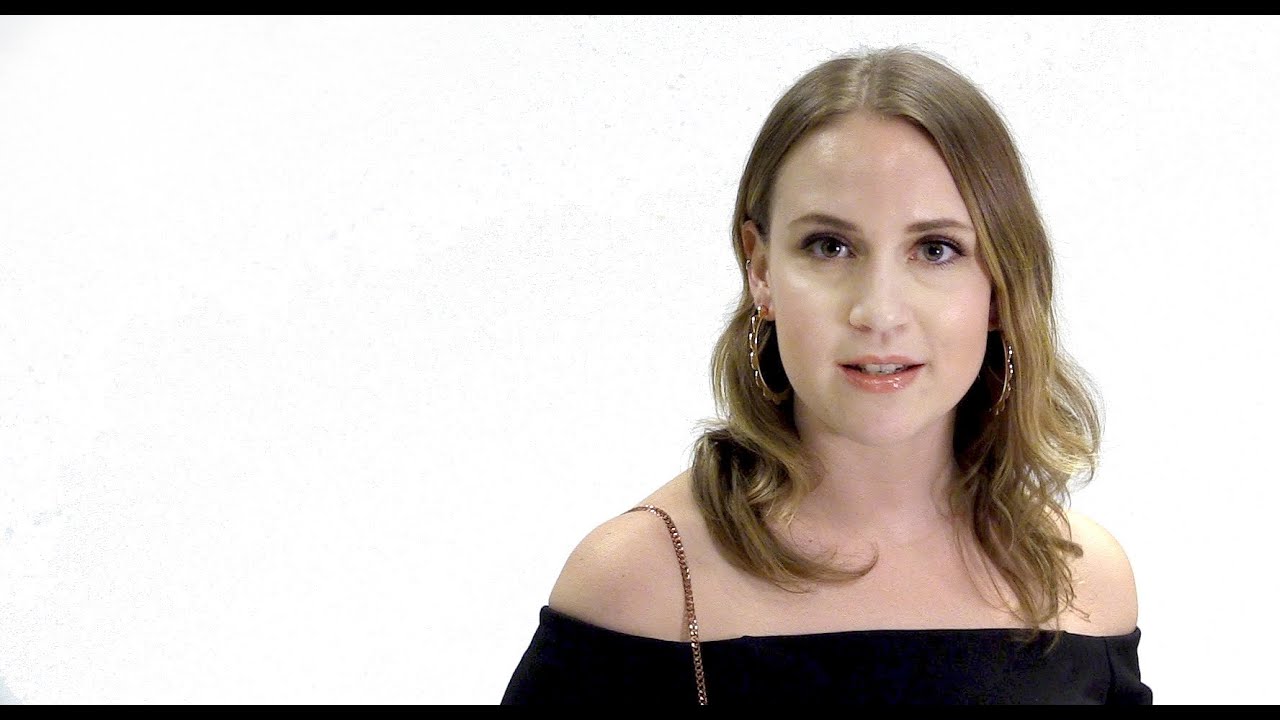 Fashion Flash: Katie Corcoran shows her style - YouTube