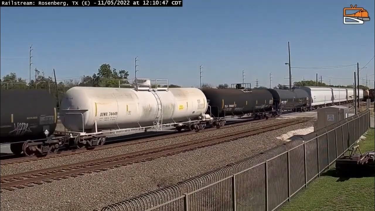 BNSF 8236 leads a manifest with ex-BN 3116 in Rosenberg, TX - YouTube