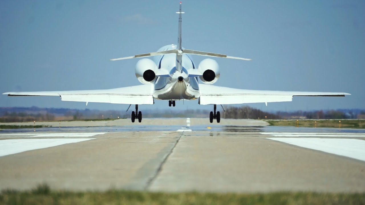 Falcon 2000 Jet at Smith Center Airport - YouTube