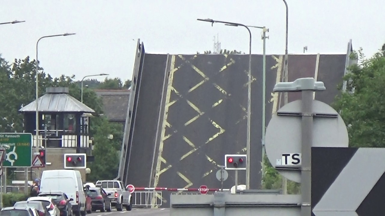 (Far Back Shot) Mutford Lock Bascual Bridge (28/06/2017) - YouTube