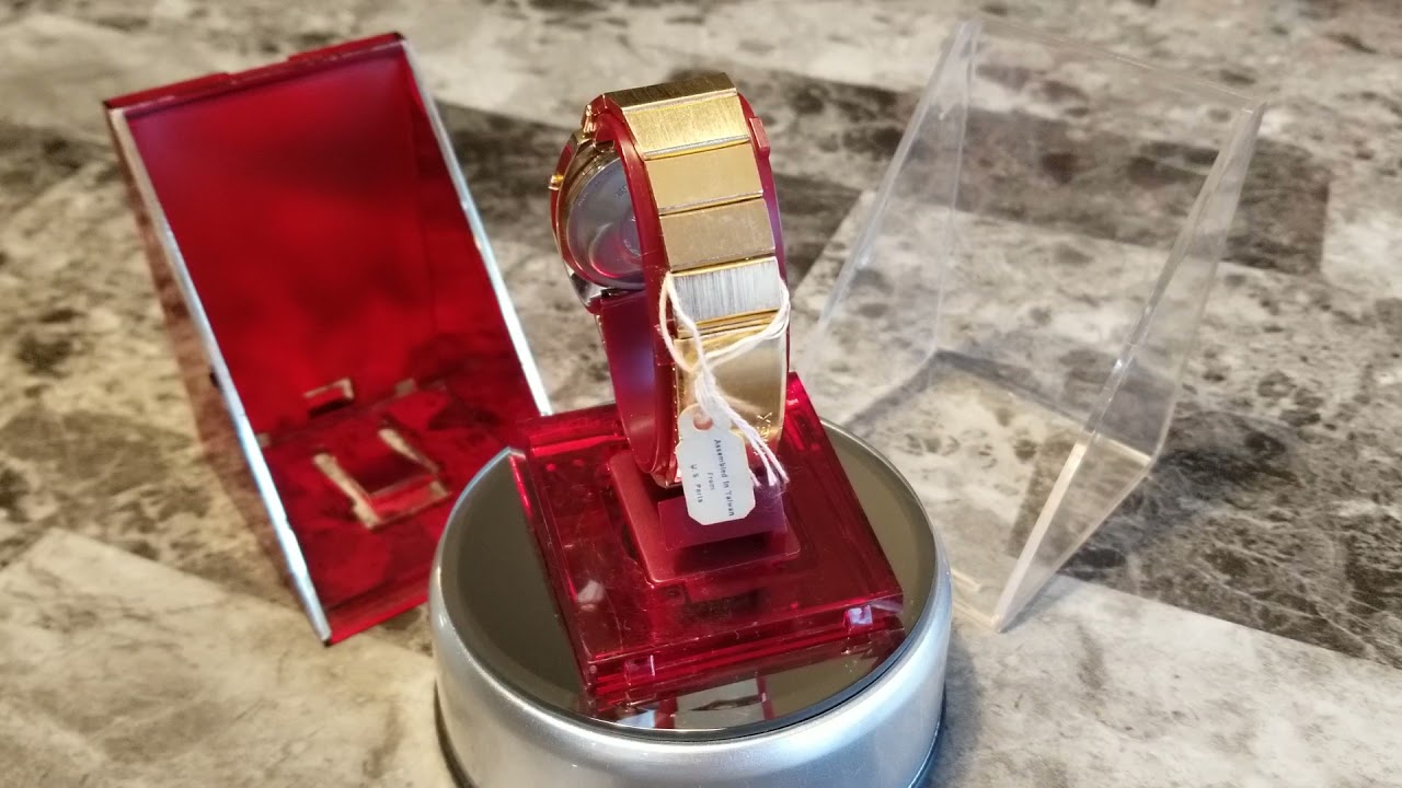 Gold Timex SSQ LED 202 - YouTube