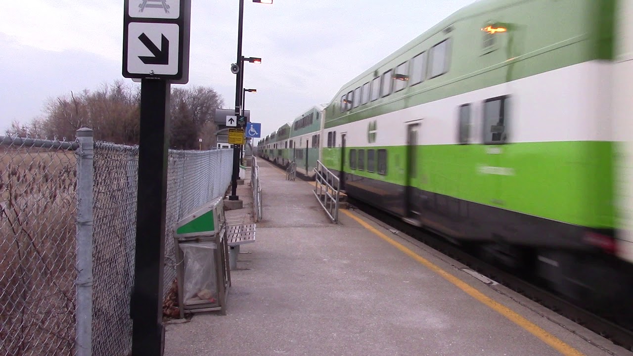 GO Transit train at Rouge Hill station. - YouTube