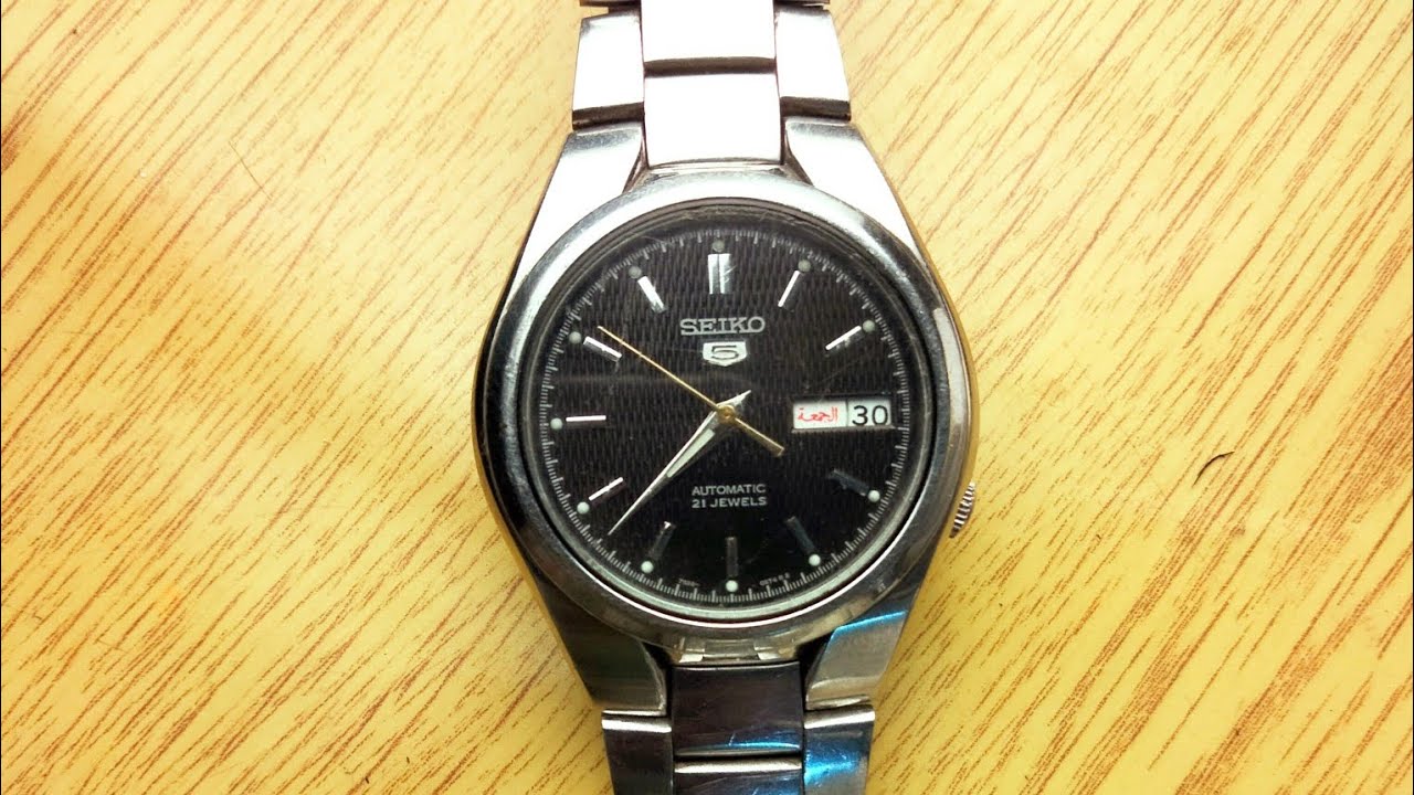 Seiko 5 automatic watch movement 7S26 balance liver wash. - YouTube