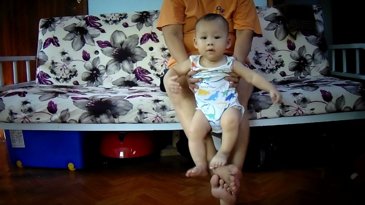 grandma plays the Karen @ Saw Kayin traditional song play for baby ...