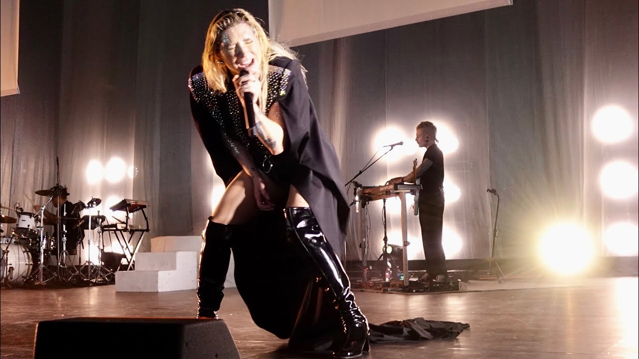 Kesha: Praying [Live 4K] (Prior Lake, Minnesota - November 12, 2023 ...