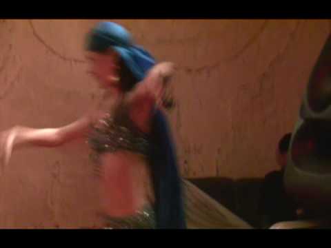 mimi bellydancing in \