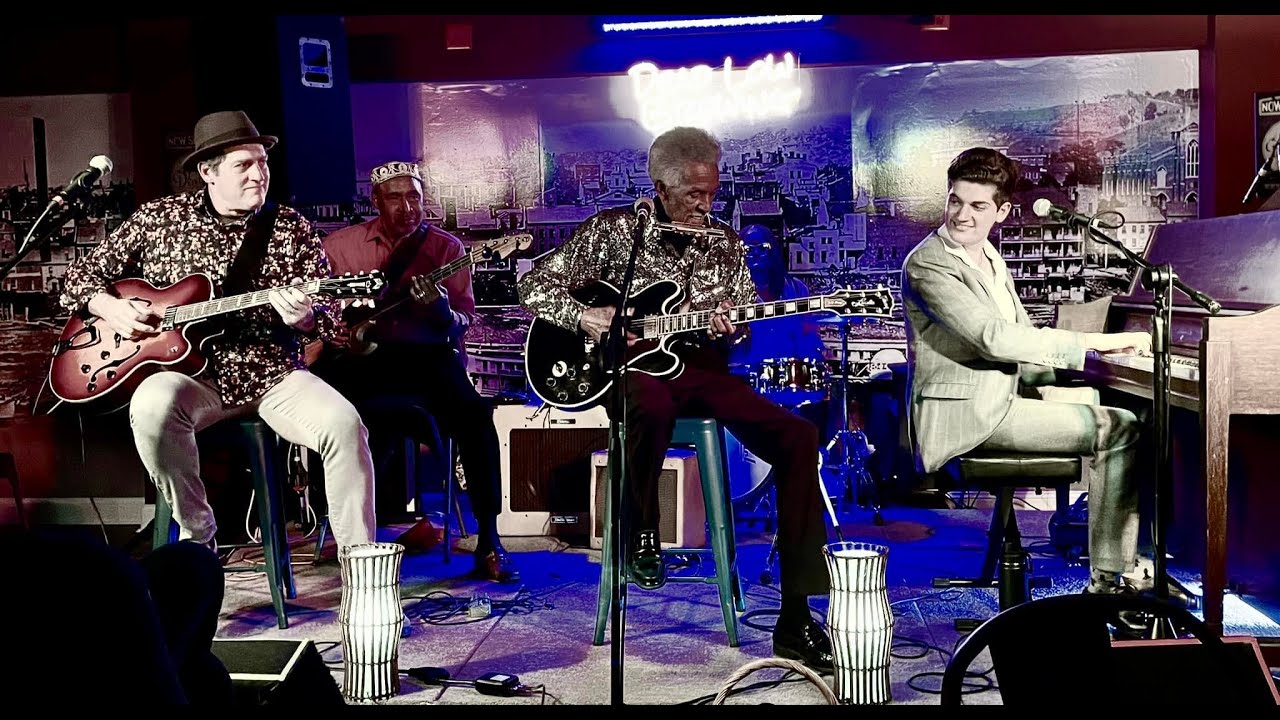 Lil' Jimmy Reed sings "Please Love Me" Live with Ben Levin - YouTube