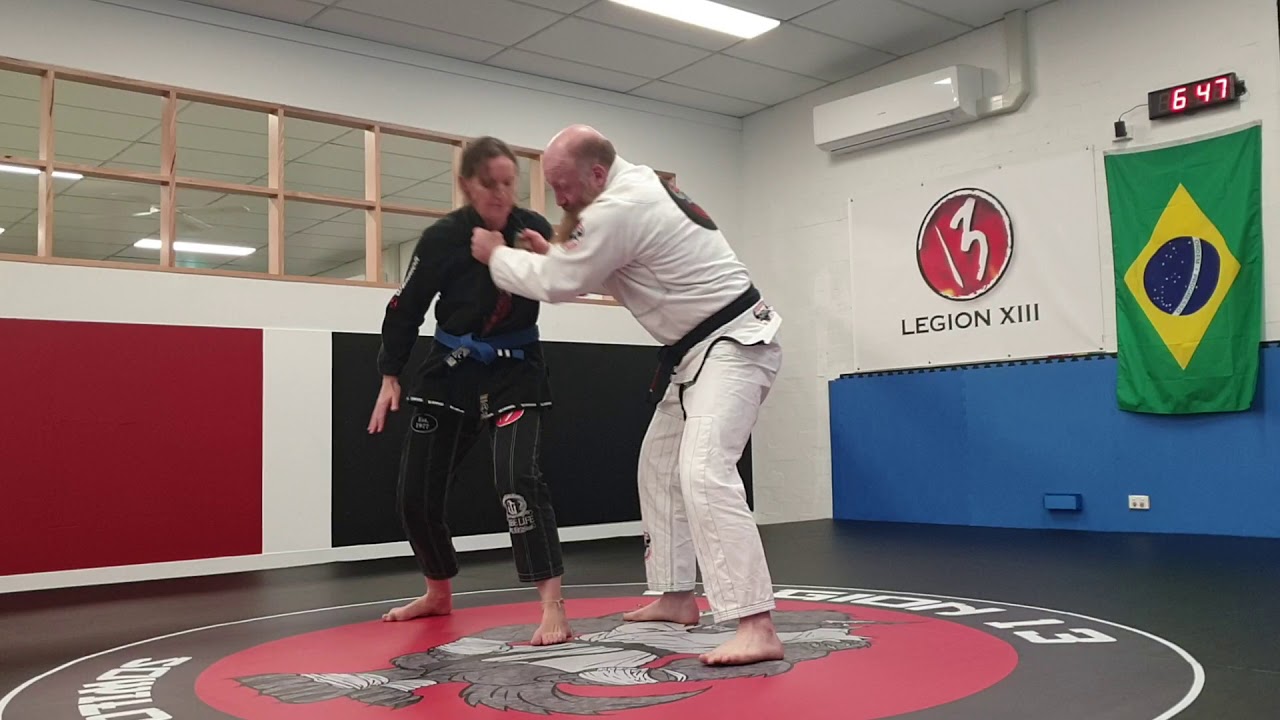 Take down series-move 2: Knee pick counter. - YouTube
