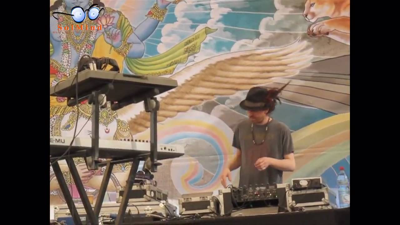 Shpongle / Hallucinogen - Simon Posford , Indigo Festival 2010 - YouTube