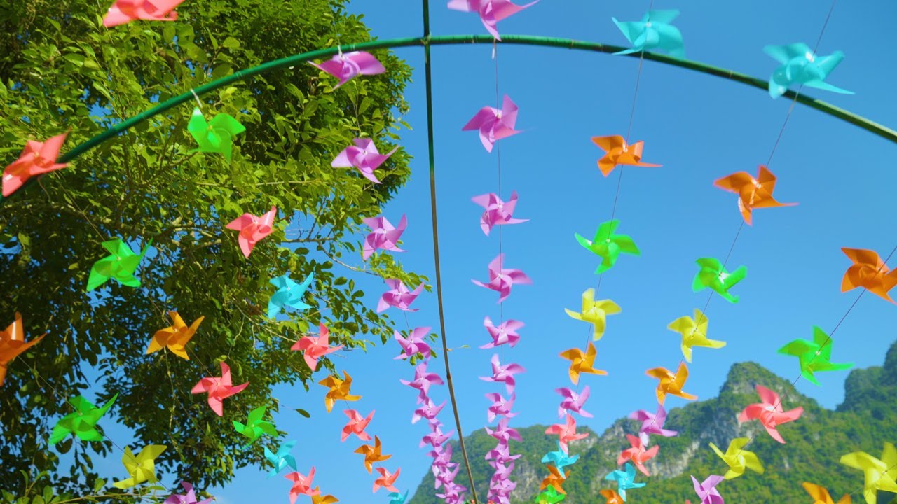 4K Many Colorful Pinwheels Spin in the Wind - YouTube