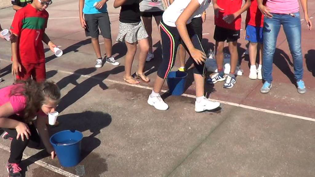 CARRERA CON VASOS DE AGUA - YouTube
