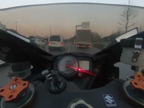 istanbul trafiğin de suzuki gsxr 1000 ile gezinti