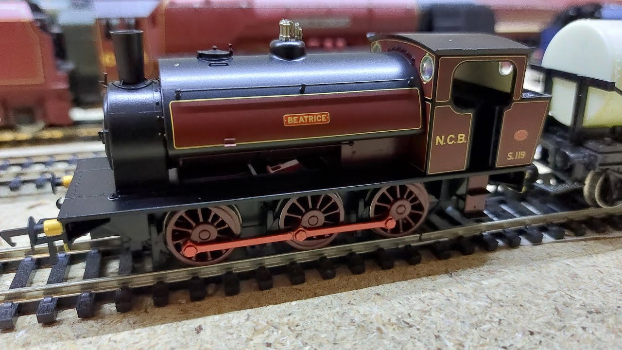 Model Railway Video 40. Rapido Models Hunslet Locomotive. - YouTube
