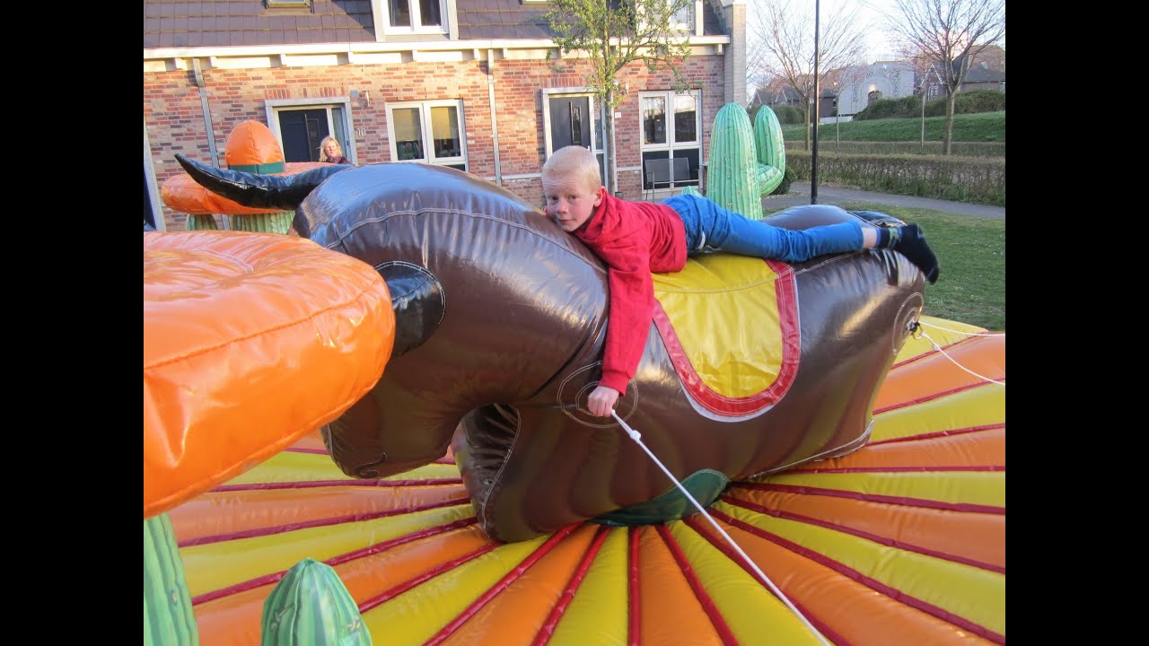 Rodeostier Opblaasbaar Western Huren Regio Utrecht - YouTube