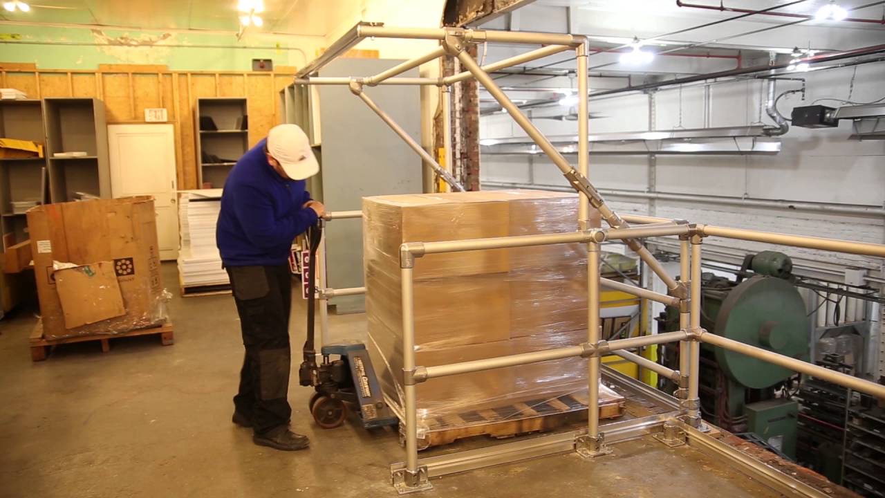 How a pallet gate works - YouTube