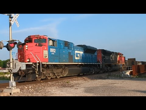 CN 8953 Leads BNSF U-OSLECN! - YouTube