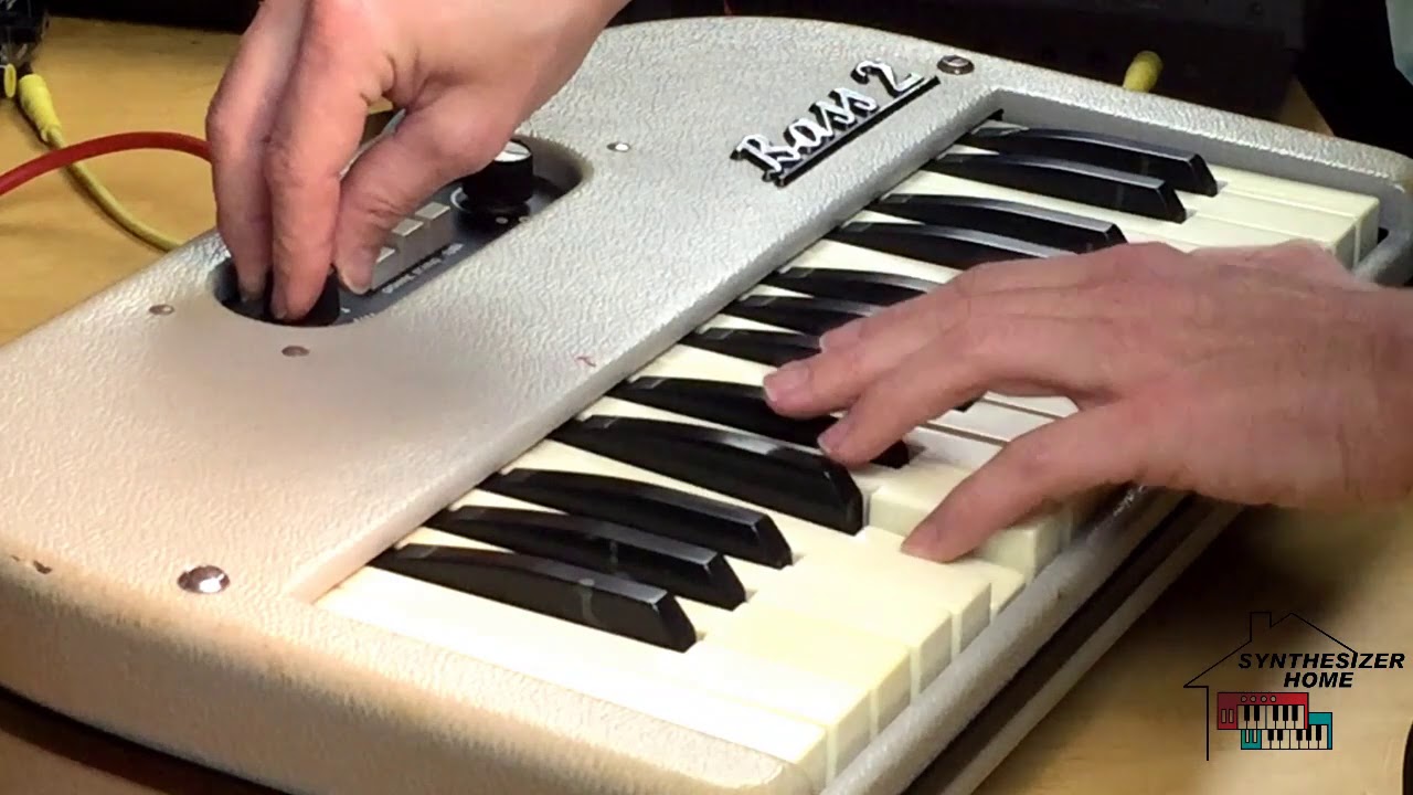 HOHNER BASS 2 (1960's) - YouTube