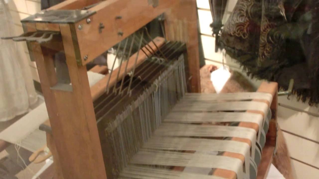 Vintage Weaver Machine 1800 era - YouTube