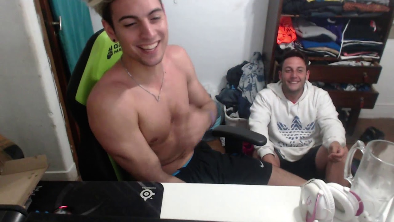 HABLANDO CON EL MOMO Y COSCU SOBRE COMER CACA XD - YouTube