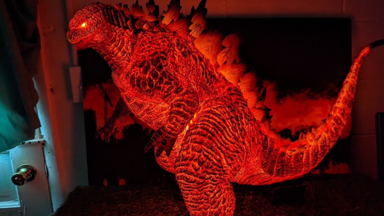 Spiral Studios Masterline Gigantic Burning Godzilla 2019 - YouTube