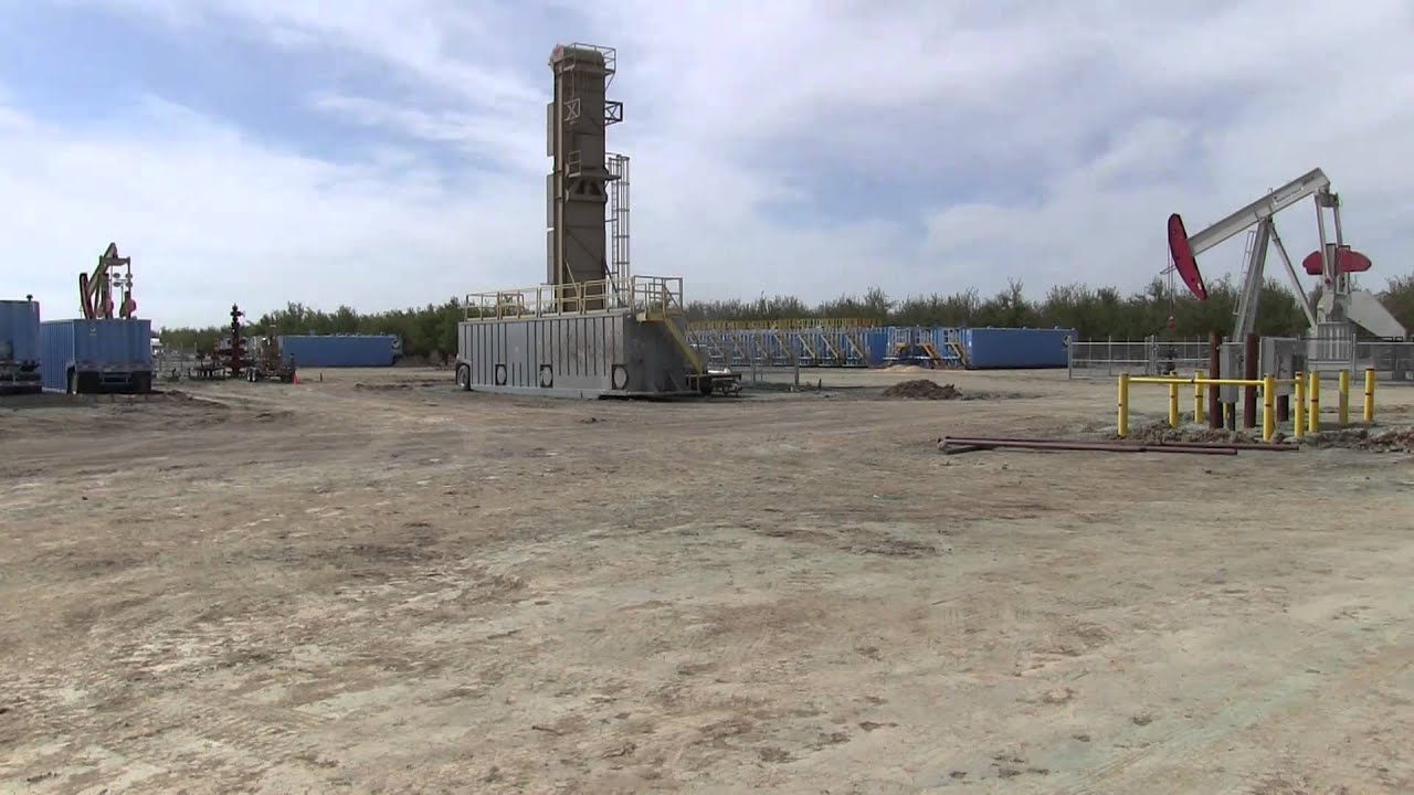Drilling and Fracking Wasco Farm Fields - YouTube