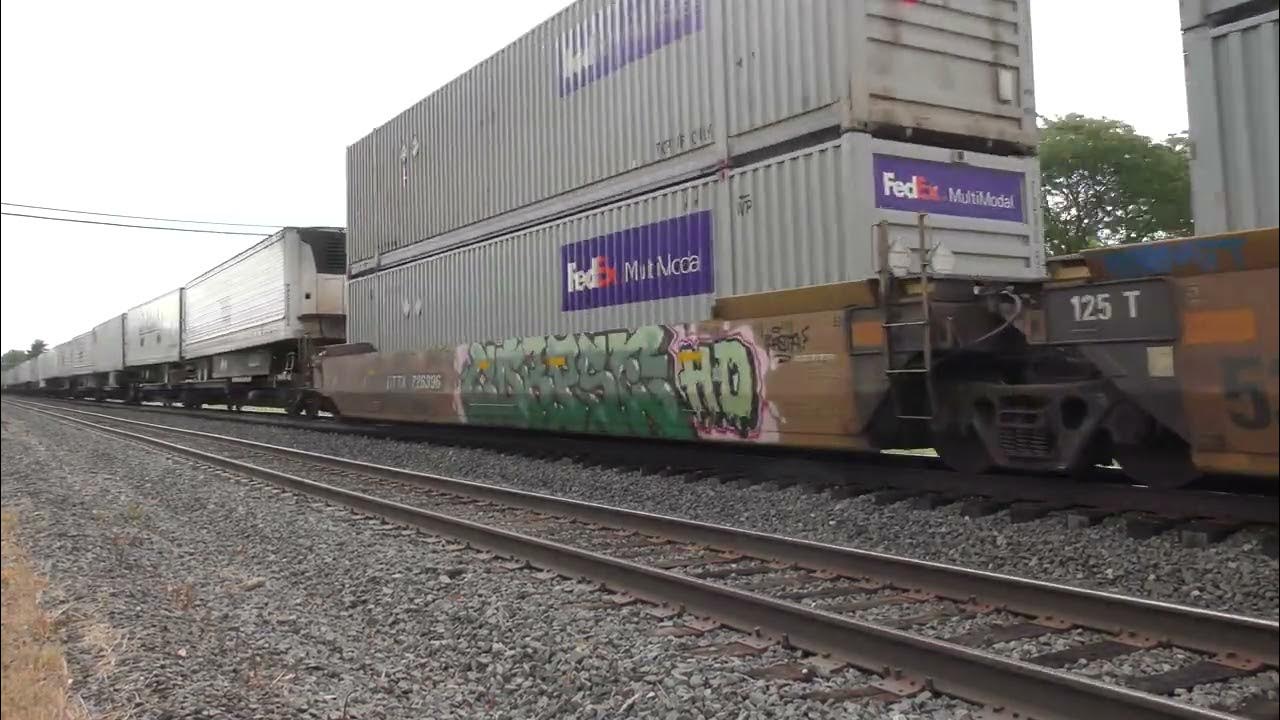 UP SD70AH-T4 and BNSF ES44DC trails on NS 29G 9/3/22 - YouTube