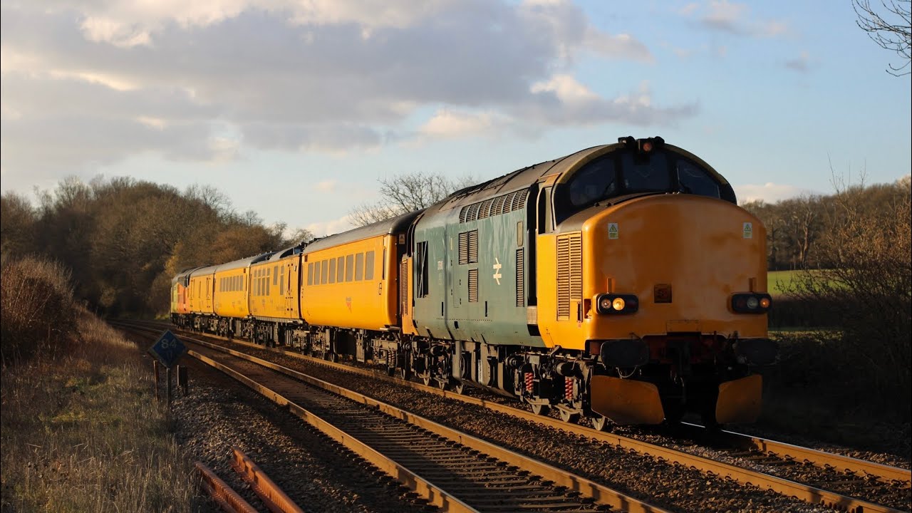 Evening trains at mottisfont & Eastleigh including class 37s and a ...