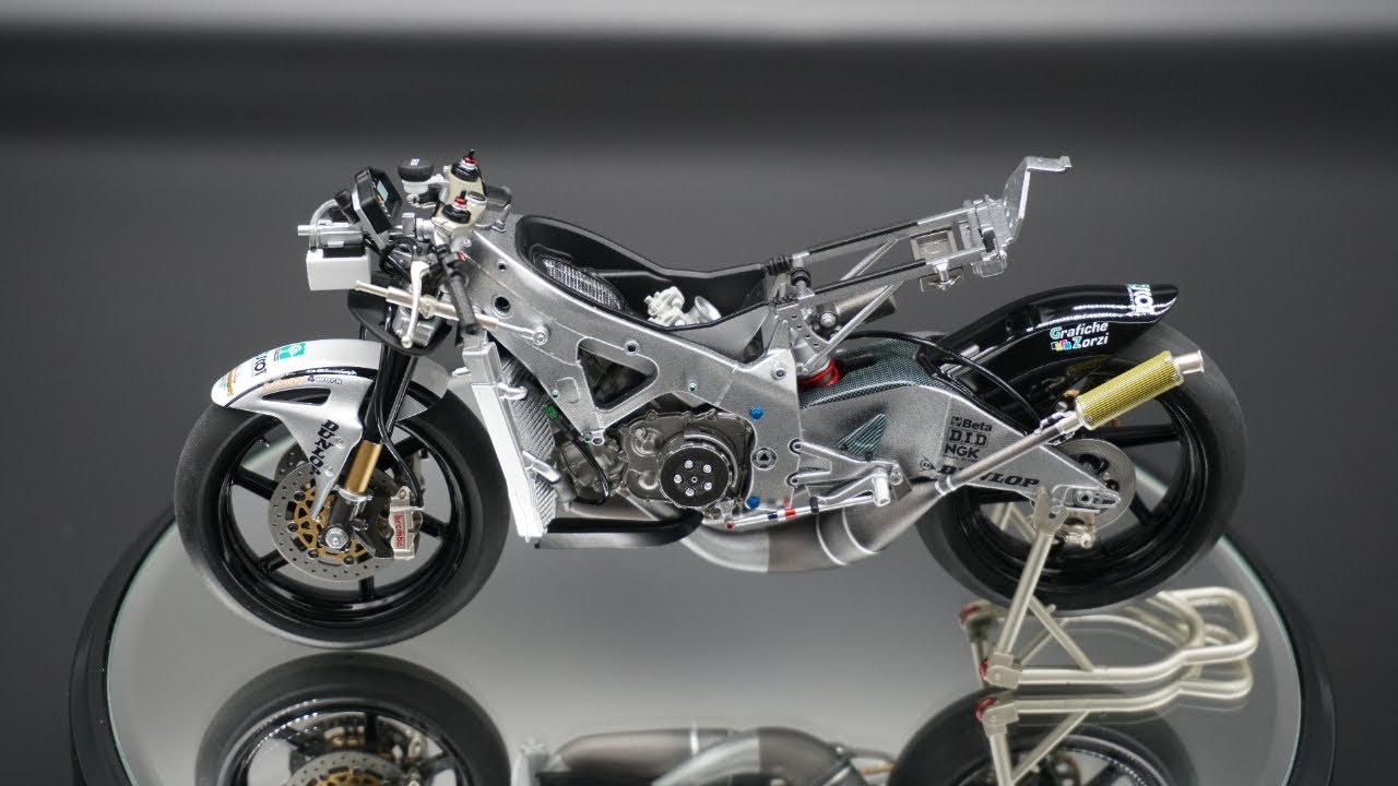 Hasegawa 1/12 Scale Honda RS250RW '2009 WGP250 Champion' 리어 서스펜션, 머플러 ...