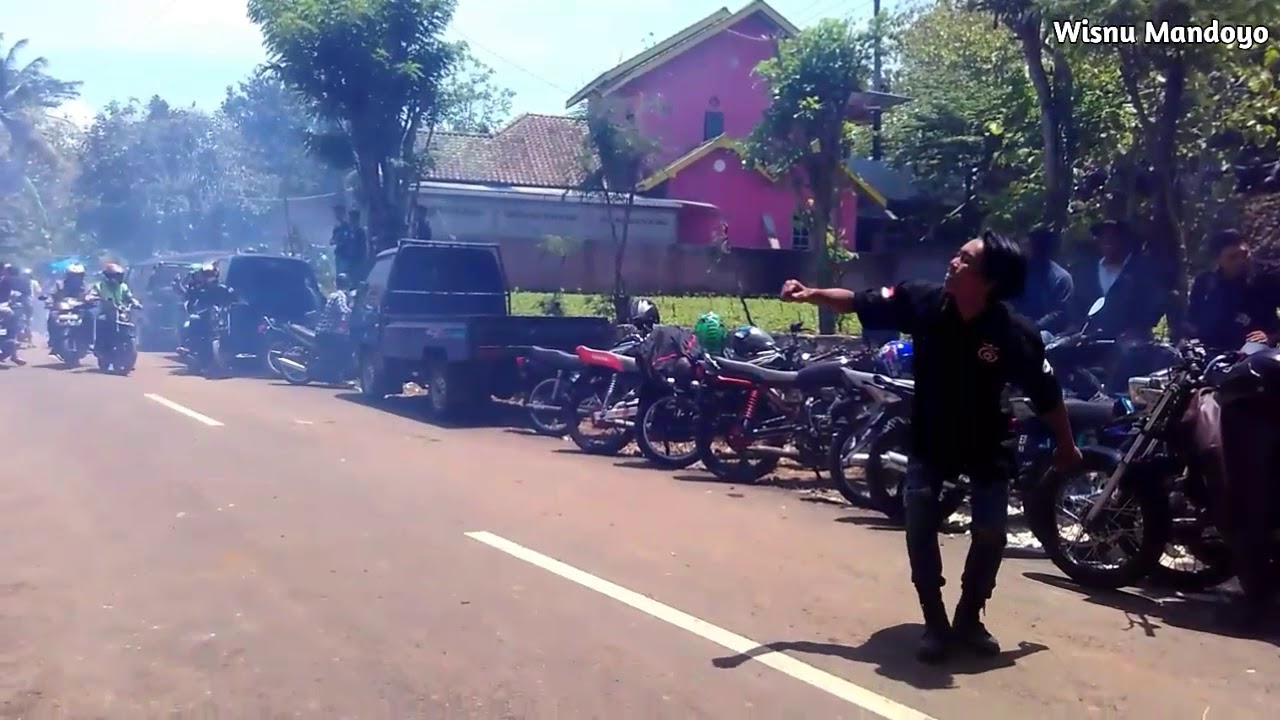 aksi motor king di hargosari - YouTube