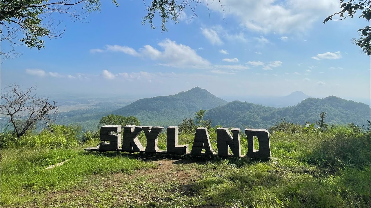 Skyland paralayang wuluhan jember - YouTube