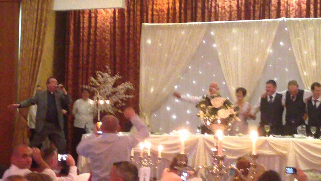 Singing Priest (Fr. Ray Kelly) does New York New York at Wedding - YouTube