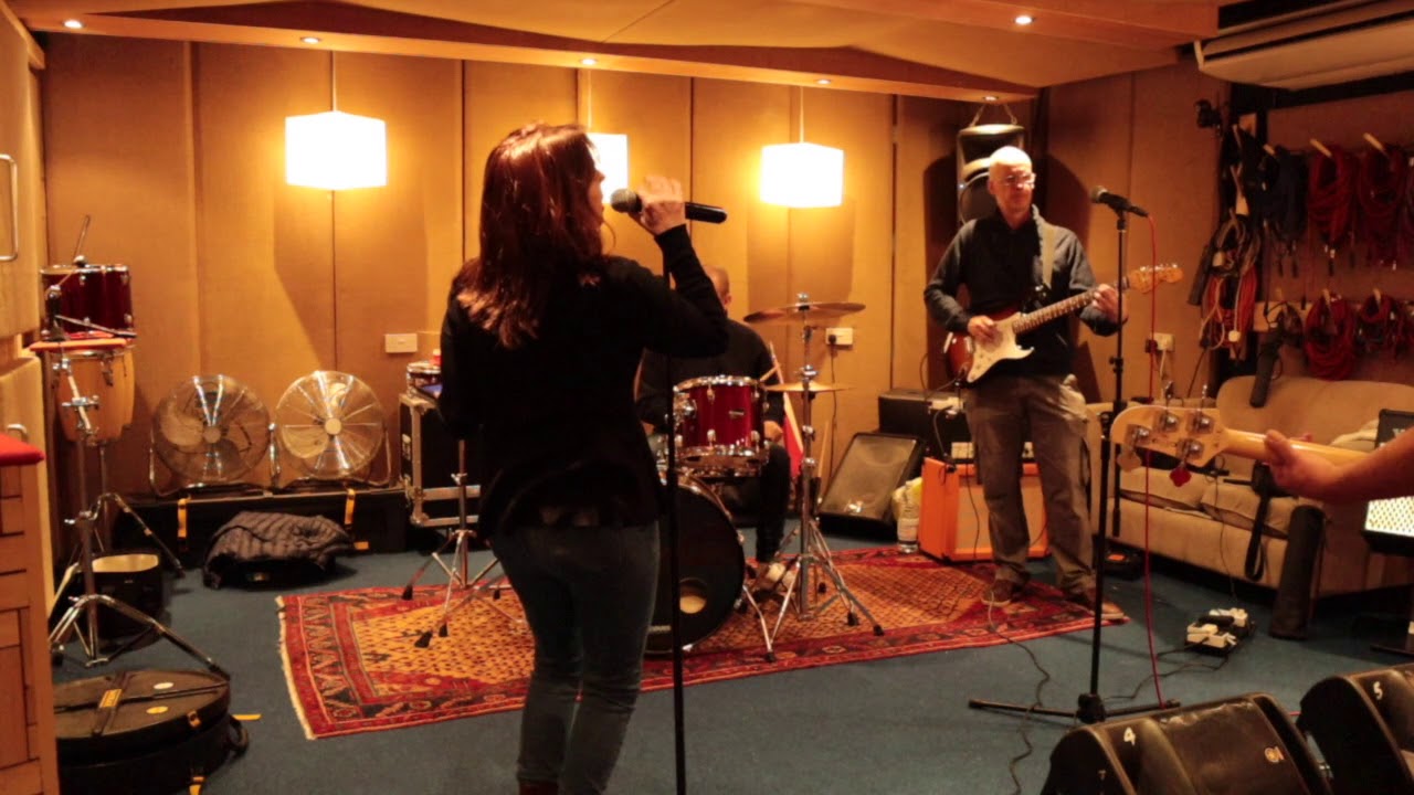 The Debbie Parry Band - Waiting For The Kettle To BoilJam 9-2-20 - YouTube